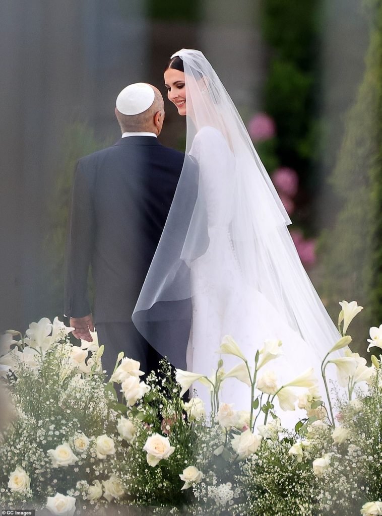 British billionaire hedge fund manager Alan Howard wed chef Caroline ...