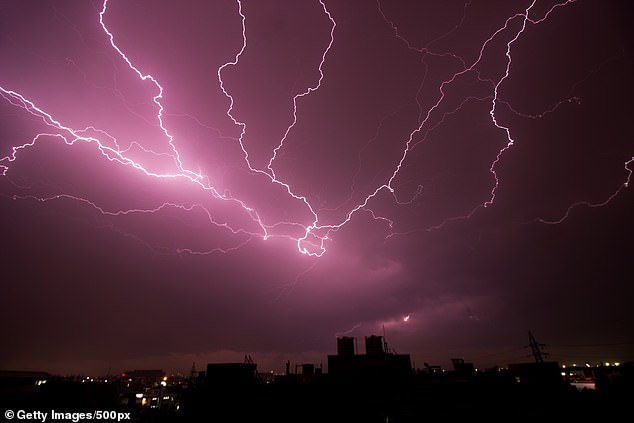 Lightning strikes kill TWENTY people in 24 hours in India - Smartblogideas