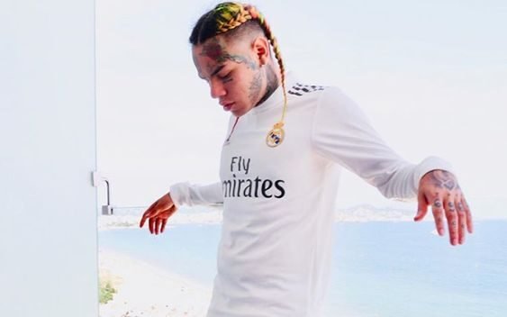 6ix9ine bf Rumors: Is He Gay?